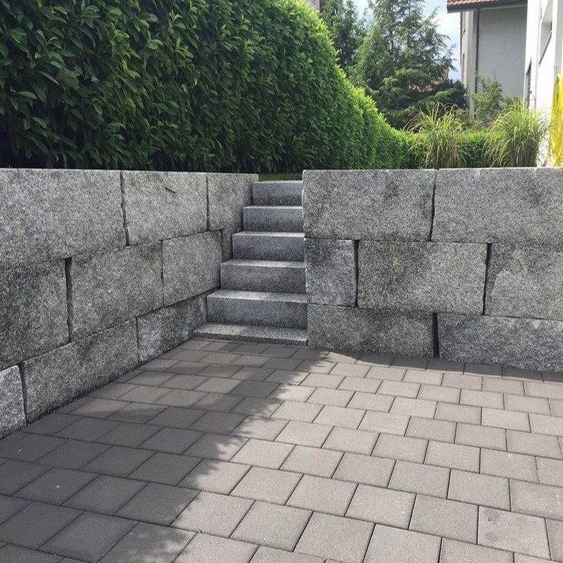 40 x 40 cm Granit-Mauersteine Griys hellgrau, mit 2 gesägten Flächen - Natur Steine Org