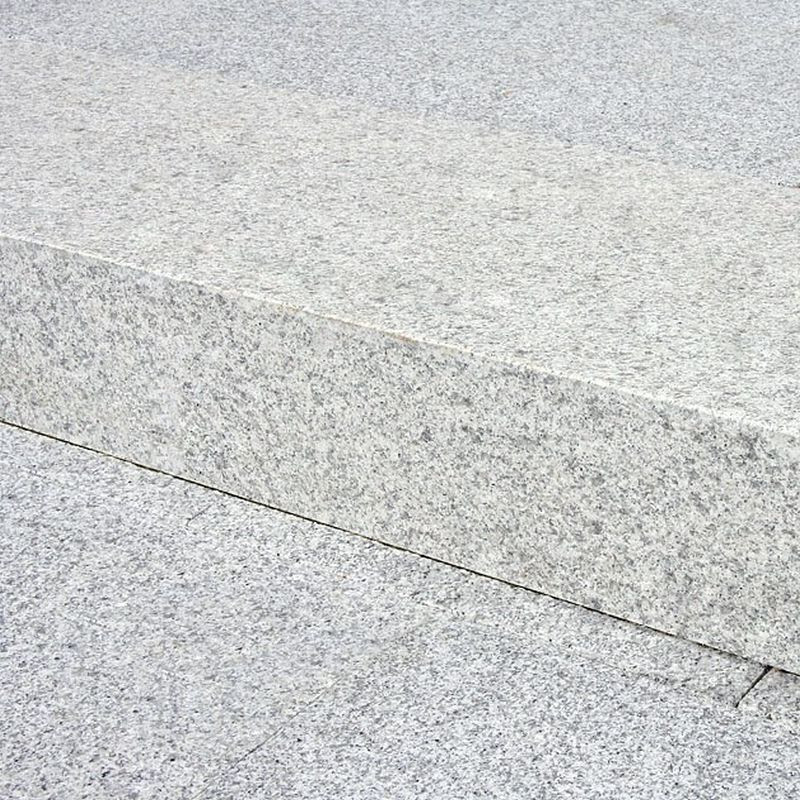 18 x 45 cm Granit-Blockstufen Griys hellgrau - Natur-steine.org
